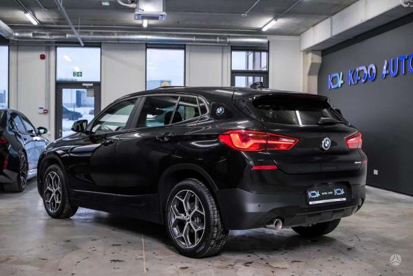 Black BMW X2 2020 in Kaunas, with an engine capacity of 1.50 L and mileage of 110 thousand km for 19950 €, photo 8 on AUTOMOTO.COM.LV