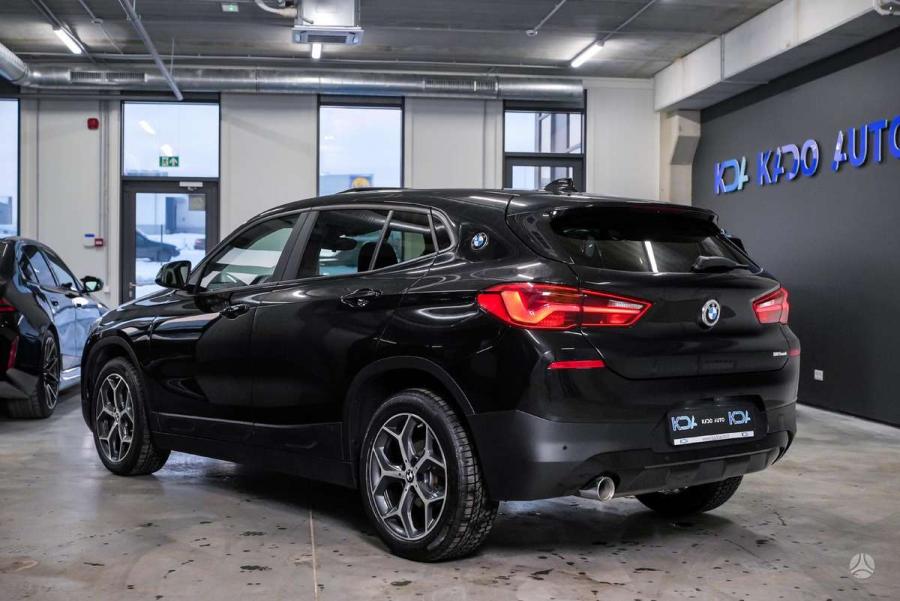 Black BMW X2 2020 in Kaunas, with an engine capacity of 1.50 L and mileage of 110 thousand km for 19950 €, photo 8 on AUTOMOTO.COM.LV