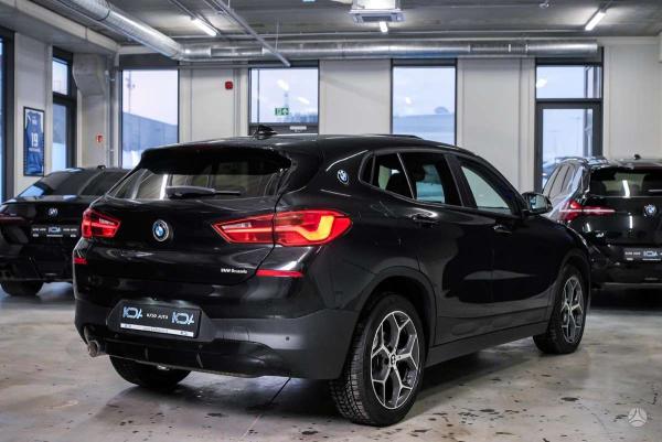 Black BMW X2 2020 in Kaunas, with an engine capacity of 1.50 L and mileage of 110 thousand km for 19950 €, photo 9 on AUTOMOTO.COM.LV