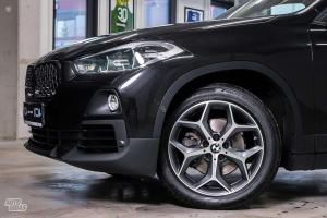 Black BMW X2 2020 in Marijampole, with an engine capacity of 1.50 L and mileage of 110 thousand km for 19450 €, photo 7 on AUTOMOTO.COM.LV