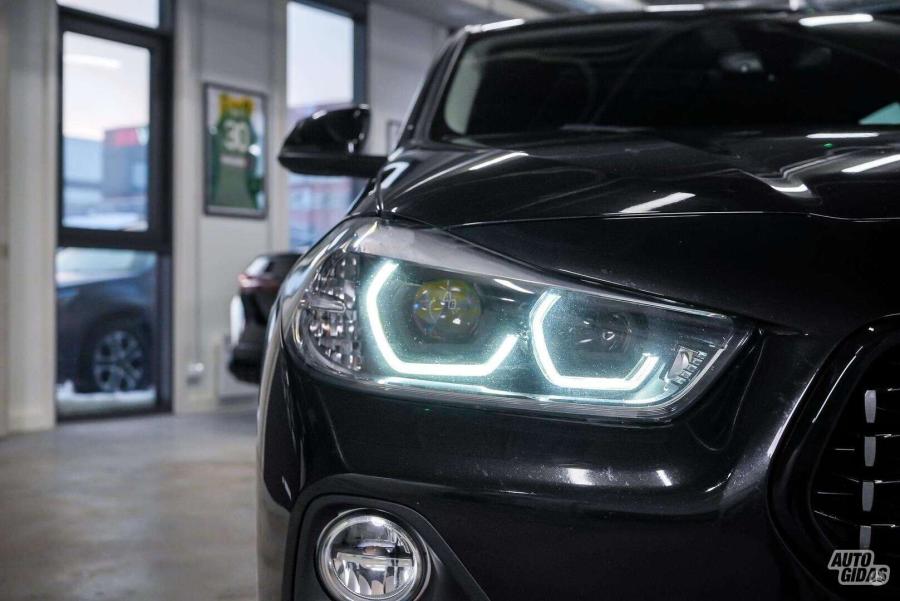 Black BMW X2 2020 in Marijampole, with an engine capacity of 1.50 L and mileage of 110 thousand km for 19450 €, photo 8 on AUTOMOTO.COM.LV