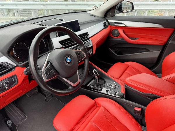 Black BMW X2 2020 in Vilnius, with an engine capacity of 2.00 L and mileage of 76 thousand km for 20900 €, photo 8 on AUTOMOTO.COM.LV