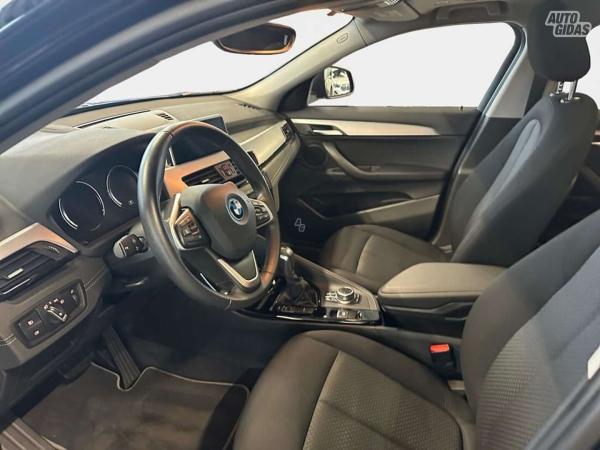 Black BMW X2 2022 in Kaunas, with an engine capacity of 1.50 L and mileage of 30 thousand km for 31753 €, photo 10 on AUTOMOTO.COM.LV