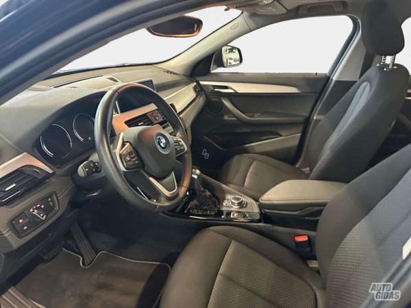 Black BMW X2 2022 in Kaunas, with an engine capacity of 1.50 L and mileage of 30 thousand km for 31753 €, photo 10 on AUTOMOTO.COM.LV