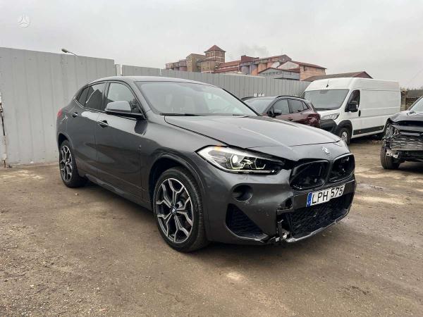 Pelēks BMW X2 2018 Kauņa, ar dzinēja tilpumu 2.00 L un nobraukumu 68 tūkst. km par 12900 €, foto 1 vietnē AUTOMOTO.COM.LV