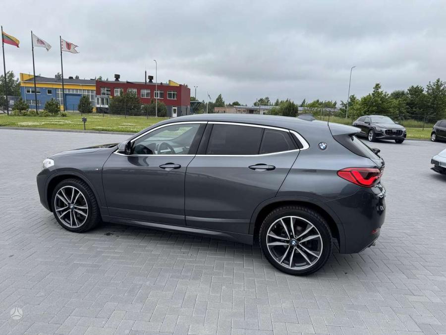 Grey BMW X2 2018 in Telschi, with an engine capacity of 1.50 L and mileage of 129 thousand km for 18500 €, photo 4 on AUTOMOTO.COM.LV