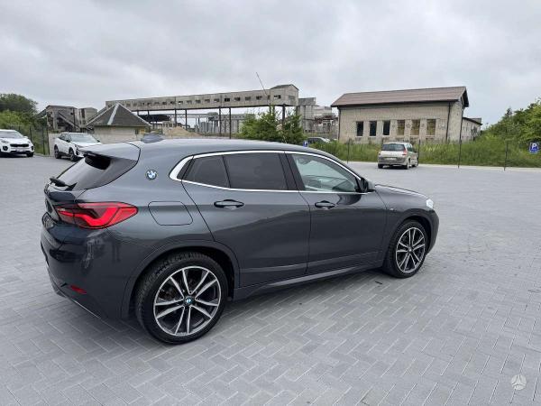 Grey BMW X2 2018 in Telschi, with an engine capacity of 1.50 L and mileage of 129 thousand km for 18500 €, photo 7 on AUTOMOTO.COM.LV