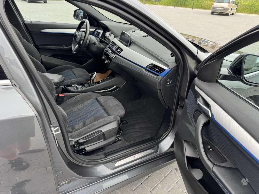 Grey BMW X2 2018 in Telschi, with an engine capacity of 1.50 L and mileage of 129 thousand km for 18500 €, photo 27 on AUTOMOTO.COM.LV