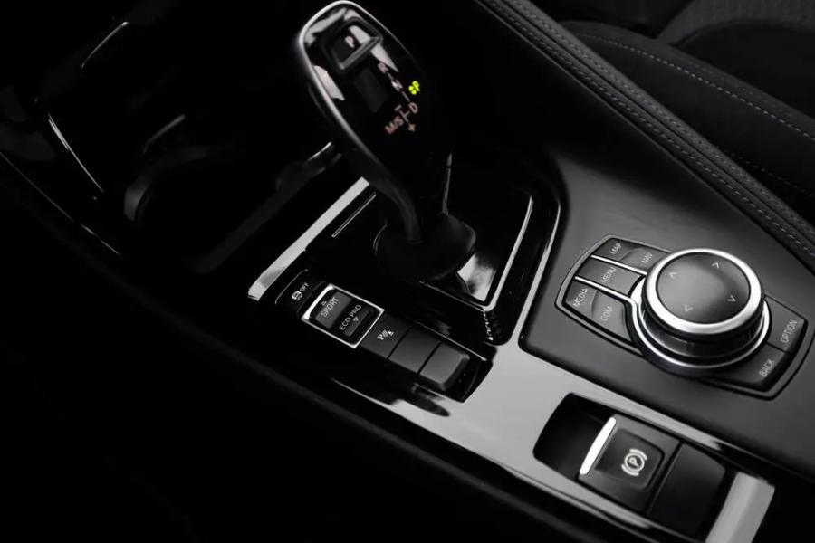 Grey BMW X2 2018 in Jelgava, with an engine capacity of 2.00 L and mileage of 224 thousand km for 17500 €, photo 17 on AUTOMOTO.COM.LV