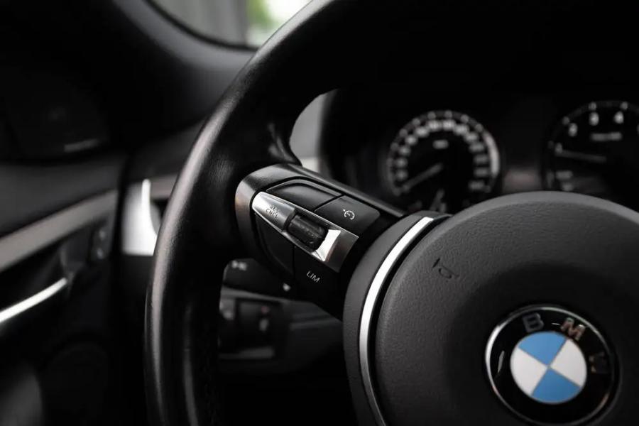 Grey BMW X2 2018 in Jelgava, with an engine capacity of 2.00 L and mileage of 224 thousand km for 17500 €, photo 25 on AUTOMOTO.COM.LV