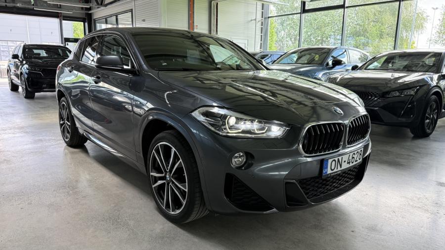 Grey BMW X2 2018 in Riga, with an engine capacity of 2.00 L and mileage of 111 thousand km for 1790000 €, photo 6 on AUTOMOTO.COM.LV