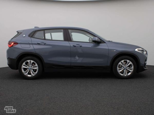 Pelēks BMW X2 2022 Kauņa, ar dzinēja tilpumu 1.50 L un nobraukumu 52 tūkst. km par 26519 €, foto 5 vietnē AUTOMOTO.COM.LV