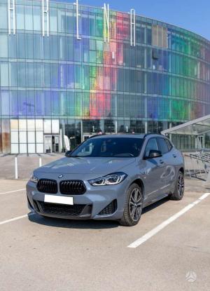 Pelēks BMW X2 2022 Viļņa, ar dzinēja tilpumu 1.50 L un nobraukumu 76 tūkst. km par 26999 €, foto  vietnē AUTOMOTO.COM.LV