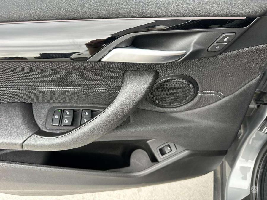 Grey BMW X2 2023 in Kaunas, with an engine capacity of 1.50 L and mileage of 64 thousand km for 27500 €, photo 31 on AUTOMOTO.COM.LV