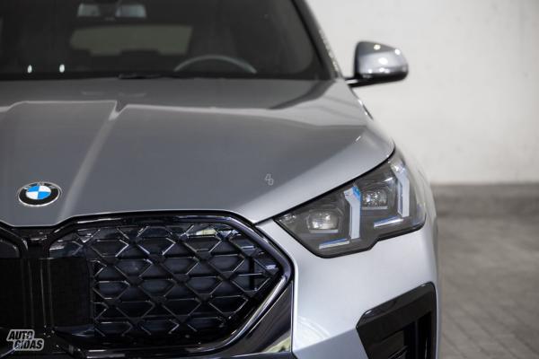 Grey BMW X2 2024 in Vilnius, with an engine capacity of 2.00 L and mileage of 14 thousand km for 39991 €, photo 3 on AUTOMOTO.COM.LV