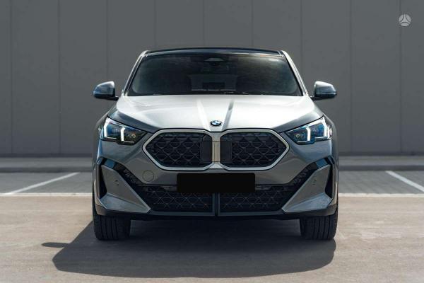 Grey BMW X2 2024 in Klaipeda, with an engine capacity of 2.00 L and mileage of 8 thousand km for 40600 €, photo 1 on AUTOMOTO.COM.LV
