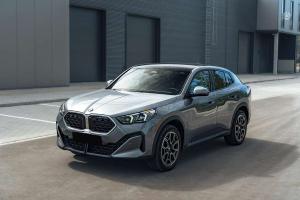 Grey BMW X2 2024 in Klaipeda, with an engine capacity of 2.00 L and mileage of 8 thousand km for 40600 €, photo 3 on AUTOMOTO.COM.LV
