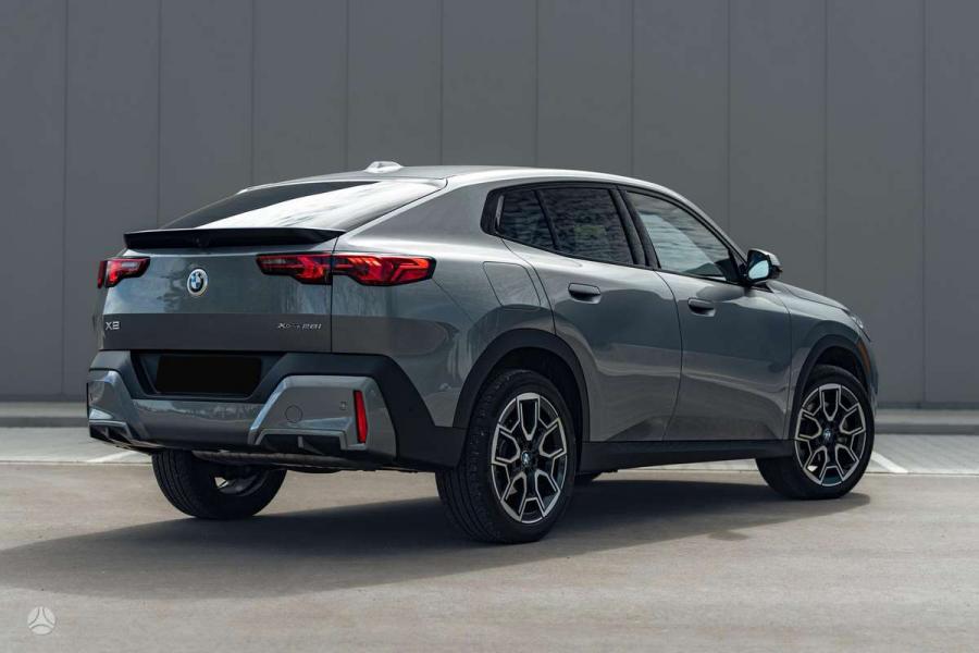 Grey BMW X2 2024 in Klaipeda, with an engine capacity of 2.00 L and mileage of 8 thousand km for 40600 €, photo 4 on AUTOMOTO.COM.LV