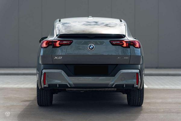 Grey BMW X2 2024 in Klaipeda, with an engine capacity of 2.00 L and mileage of 8 thousand km for 40600 €, photo 9 on AUTOMOTO.COM.LV