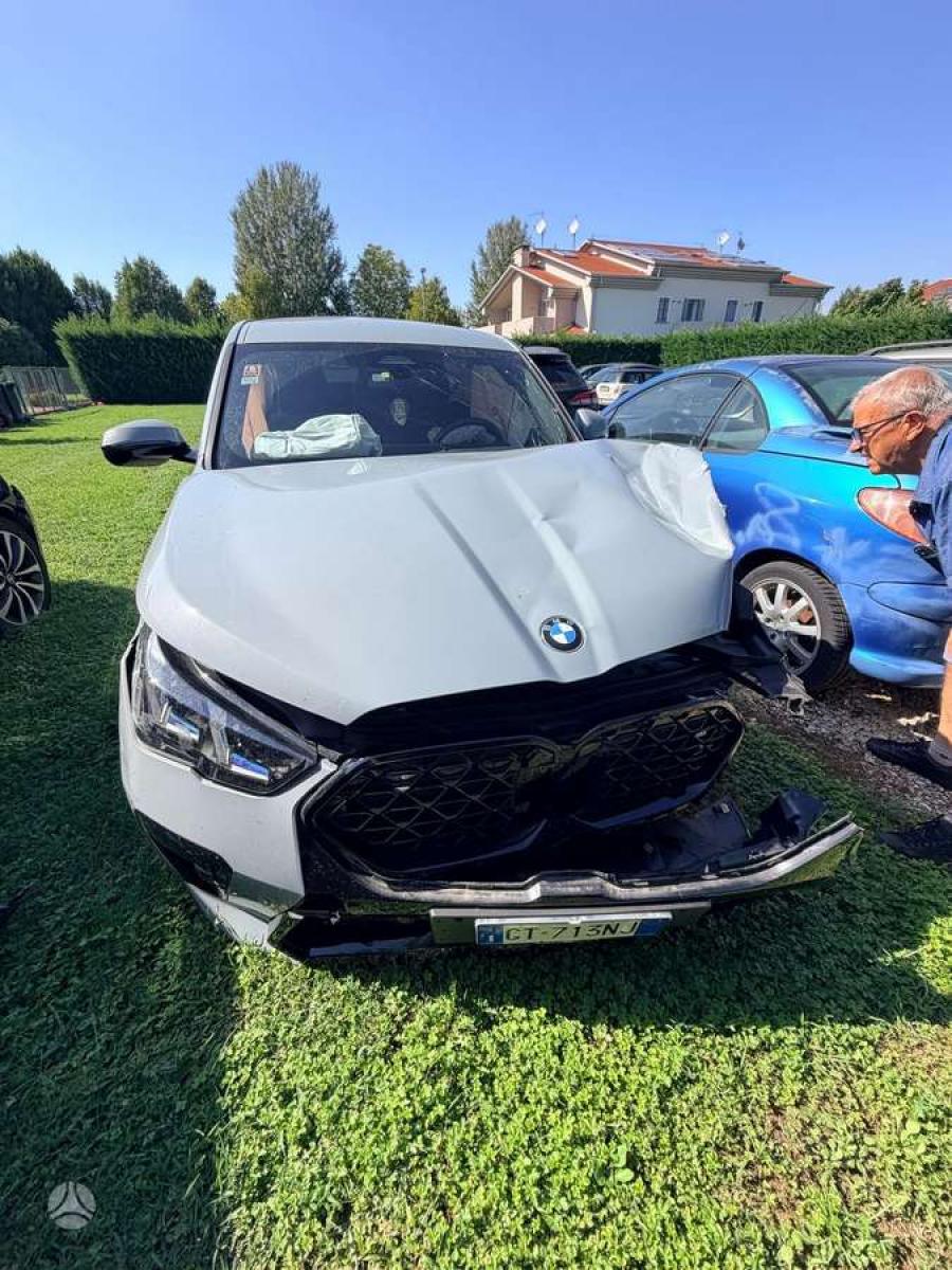 Pelēks BMW X2 2024 Panevēža, ar dzinēja tilpumu 2.00 L un nobraukumu 28 tūkst. km par 18800 €, foto 1 vietnē AUTOMOTO.COM.LV