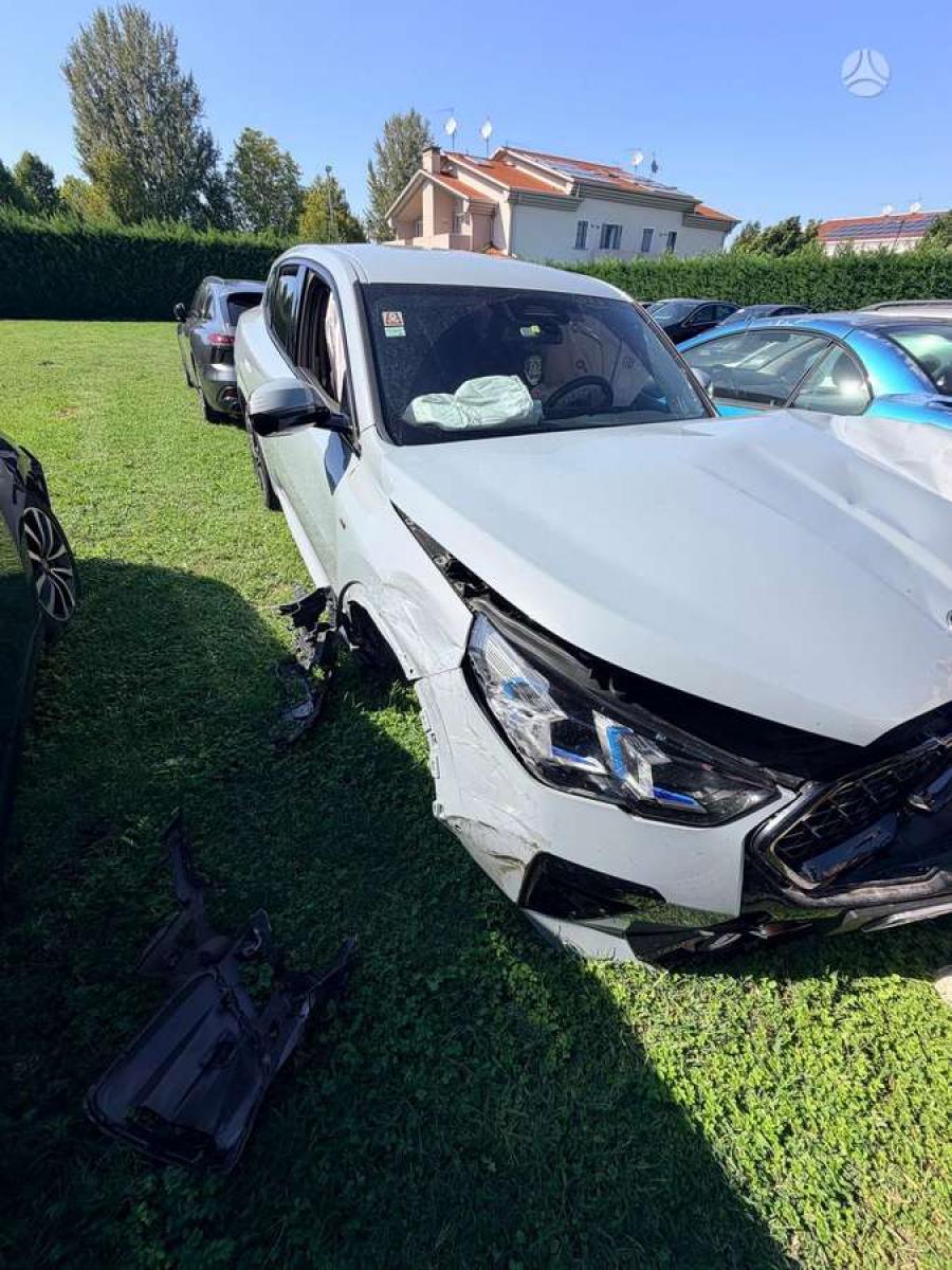Pelēks BMW X2 2024 Panevēža, ar dzinēja tilpumu 2.00 L un nobraukumu 28 tūkst. km par 18800 €, foto 3 vietnē AUTOMOTO.COM.LV