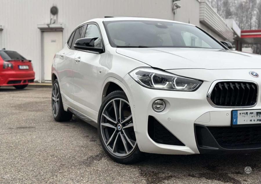White BMW X2 2018 in Kaunas, with an engine capacity of 2.00 L and mileage of 221 thousand km for 18990 €, photo 17 on AUTOMOTO.COM.LV