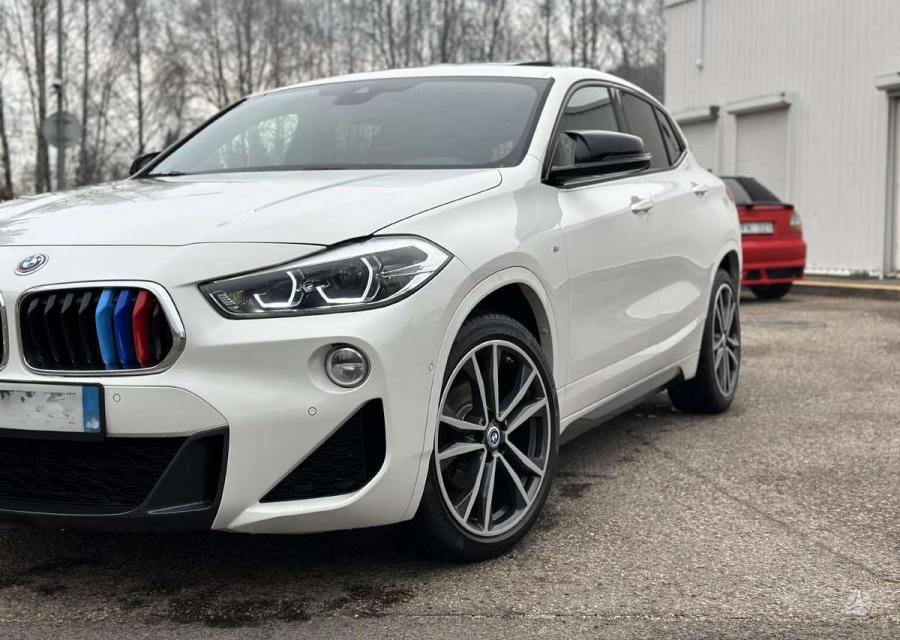 White BMW X2 2018 in Kaunas, with an engine capacity of 2.00 L and mileage of 221 thousand km for 18990 €, photo 18 on AUTOMOTO.COM.LV
