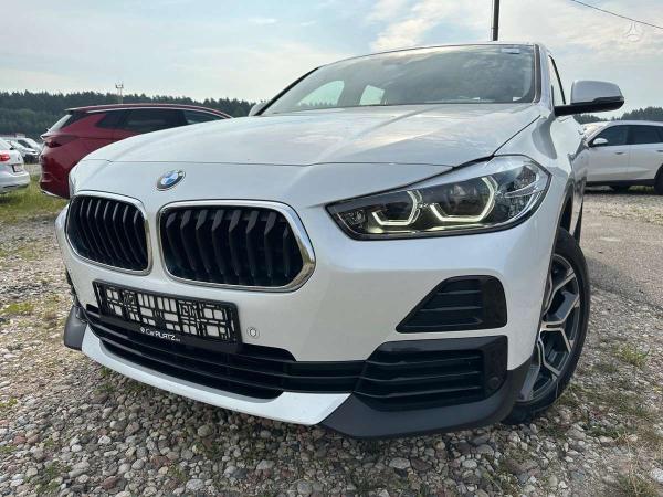 White BMW X2 2023 in Vilnius, with an engine capacity of 1.50 L and mileage of 121 thousand km for 17990 €, photo 1 on AUTOMOTO.COM.LV