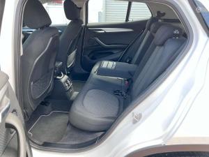 Balts BMW X2 2023 Viļņa, ar dzinēja tilpumu 1.50 L un nobraukumu 144 tūkst. km par 19602 €, foto 26 vietnē AUTOMOTO.COM.LV
