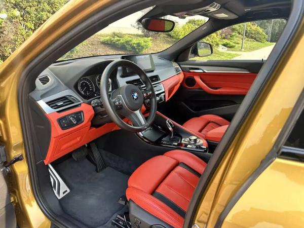 Yellow BMW X2 2020 in Riga, with an engine capacity of 2.00 L and mileage of 160 thousand km for 26900 €, photo 8 on AUTOMOTO.COM.LV
