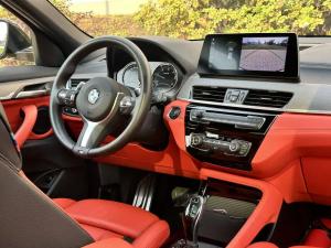 Yellow BMW X2 2020 in Riga, with an engine capacity of 2.00 L and mileage of 160 thousand km for 26900 €, photo 11 on AUTOMOTO.COM.LV