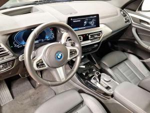 Black BMW X3 2024 in Vilnius, with an engine capacity of 2.00 L and mileage of 32 thousand km for 50990 €, photo 9 on AUTOMOTO.COM.LV