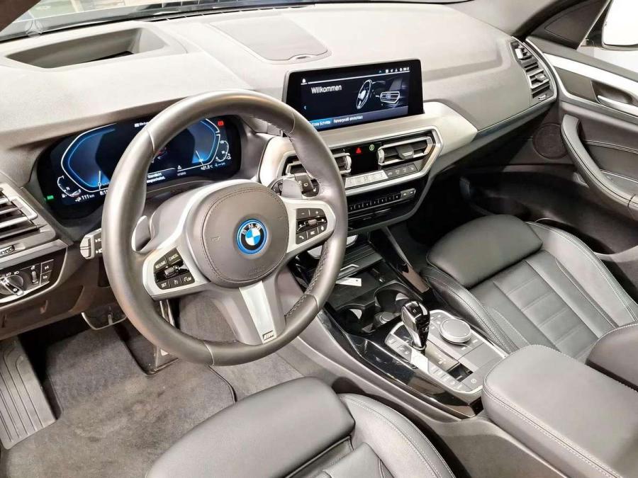 Black BMW X3 2024 in Vilnius, with an engine capacity of 2.00 L and mileage of 32 thousand km for 50990 €, photo 9 on AUTOMOTO.COM.LV