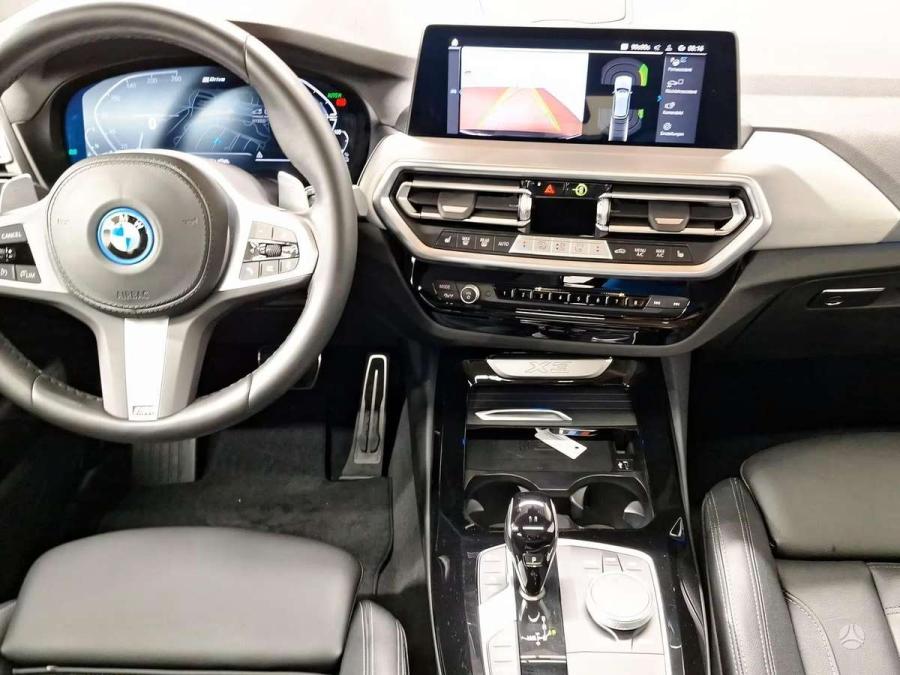 Black BMW X3 2024 in Vilnius, with an engine capacity of 2.00 L and mileage of 32 thousand km for 50990 €, photo 12 on AUTOMOTO.COM.LV