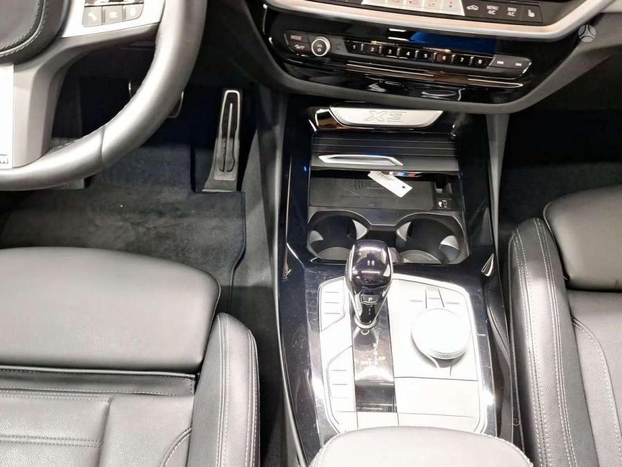 Black BMW X3 2024 in Vilnius, with an engine capacity of 2.00 L and mileage of 32 thousand km for 50990 €, photo 15 on AUTOMOTO.COM.LV