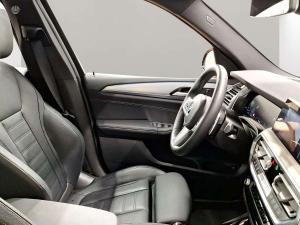 Black BMW X3 2024 in Vilnius, with an engine capacity of 2.00 L and mileage of 32 thousand km for 50990 €, photo 16 on AUTOMOTO.COM.LV