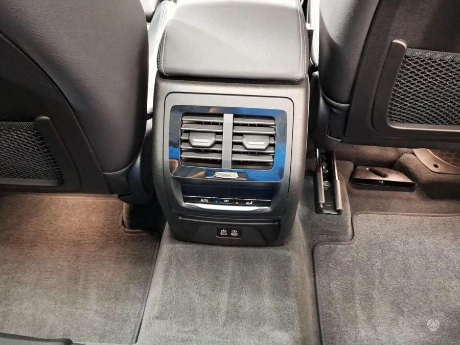 Black BMW X3 2024 in Vilnius, with an engine capacity of 2.00 L and mileage of 32 thousand km for 50990 €, photo 19 on AUTOMOTO.COM.LV