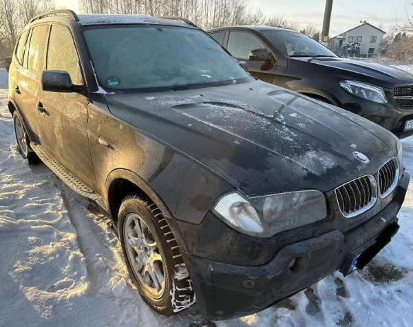 Black BMW X3 2004 in Vilnius, with an engine capacity of 2.99 L and mileage of 378 thousand km for 3200 €, photo 4 on AUTOMOTO.COM.LV