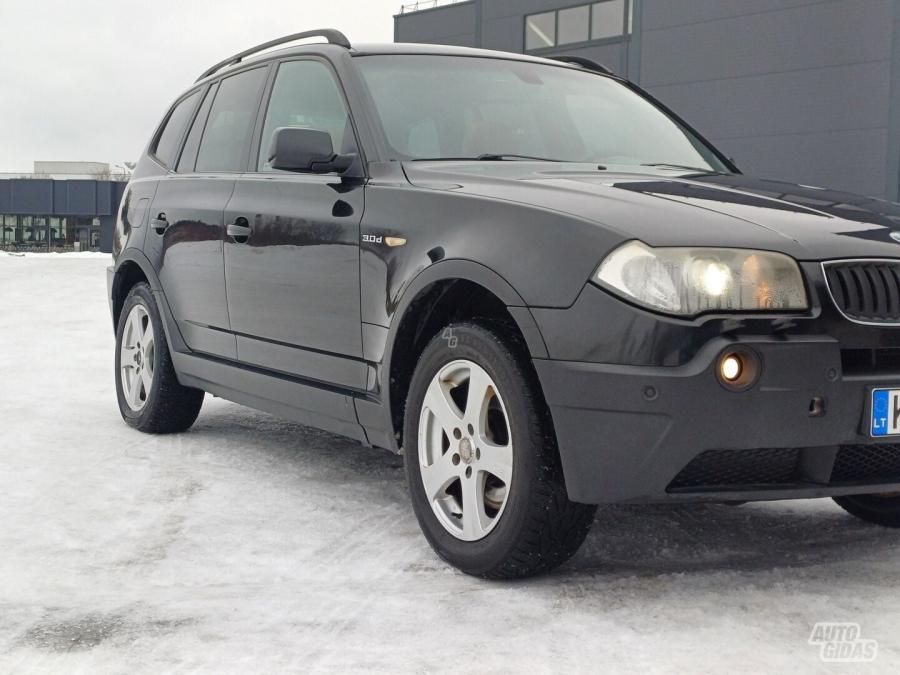 Black BMW X3 2004 in Kaunas, with an engine capacity of 3.00 L and mileage of 450 thousand km for 3250 €, photo 5 on AUTOMOTO.COM.LV
