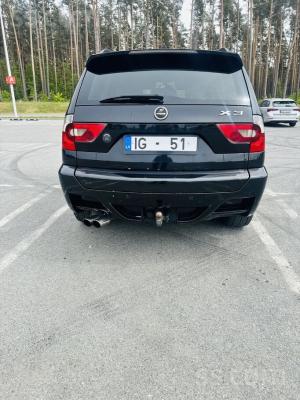 Black BMW X3 2004 in Riga, with an engine capacity of 3.00 L and mileage of 300 thousand km for 5250 €, photo 3 on AUTOMOTO.COM.LV