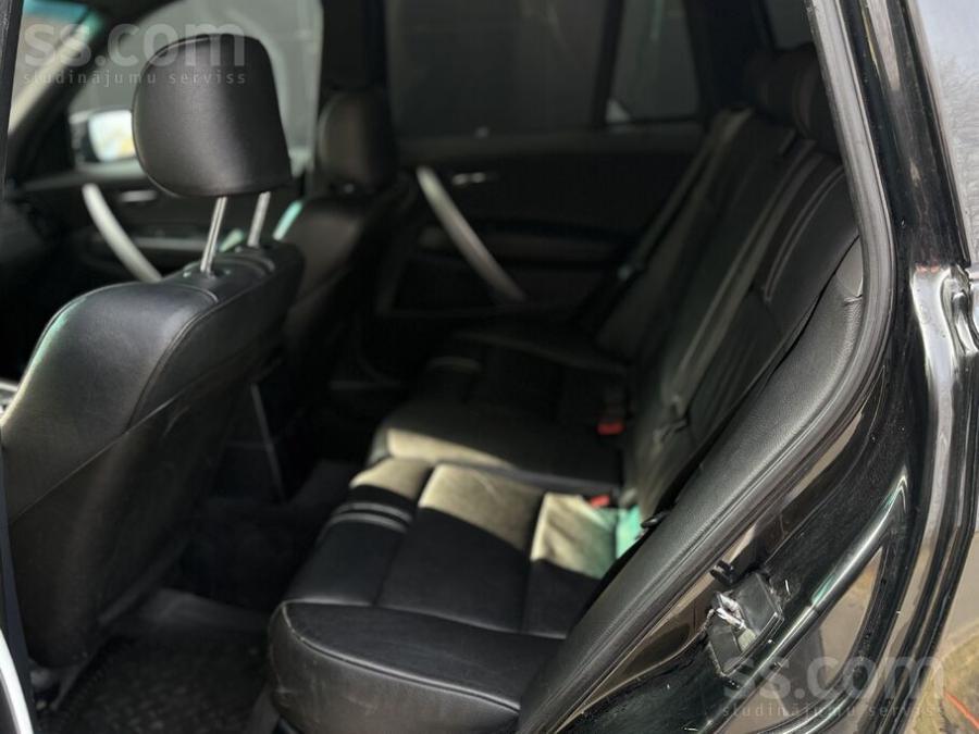 Black BMW X3 2004 in Jelgava, with an engine capacity of 3.00 L and mileage of 435 thousand km for 3350 €, photo 9 on AUTOMOTO.COM.LV