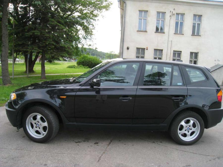 Black BMW X3 2004 in Vilnius, with an engine capacity of 2.00 L and mileage of 225 thousand km for 3700 €, photo 3 on AUTOMOTO.COM.LV