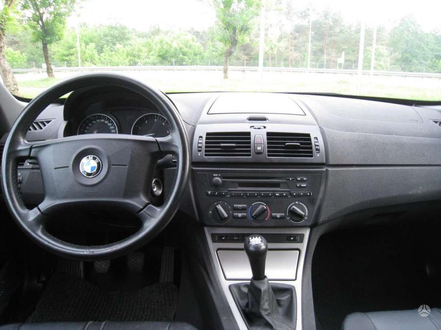 Black BMW X3 2004 in Vilnius, with an engine capacity of 2.00 L and mileage of 225 thousand km for 3700 €, photo 7 on AUTOMOTO.COM.LV