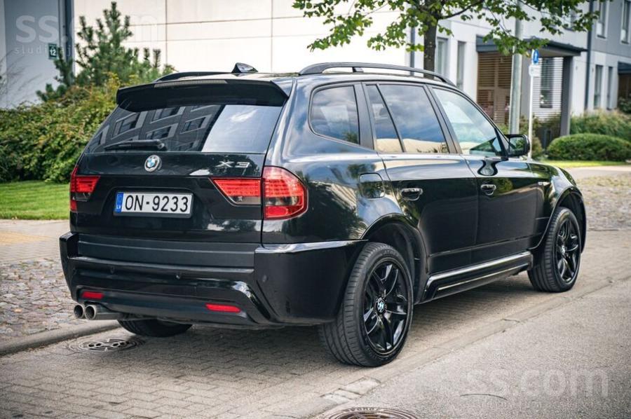 Black BMW X3 2004 in Riga, with an engine capacity of 2.50 L and mileage of 0 thousand km for 2990 €, photo 5 on AUTOMOTO.COM.LV