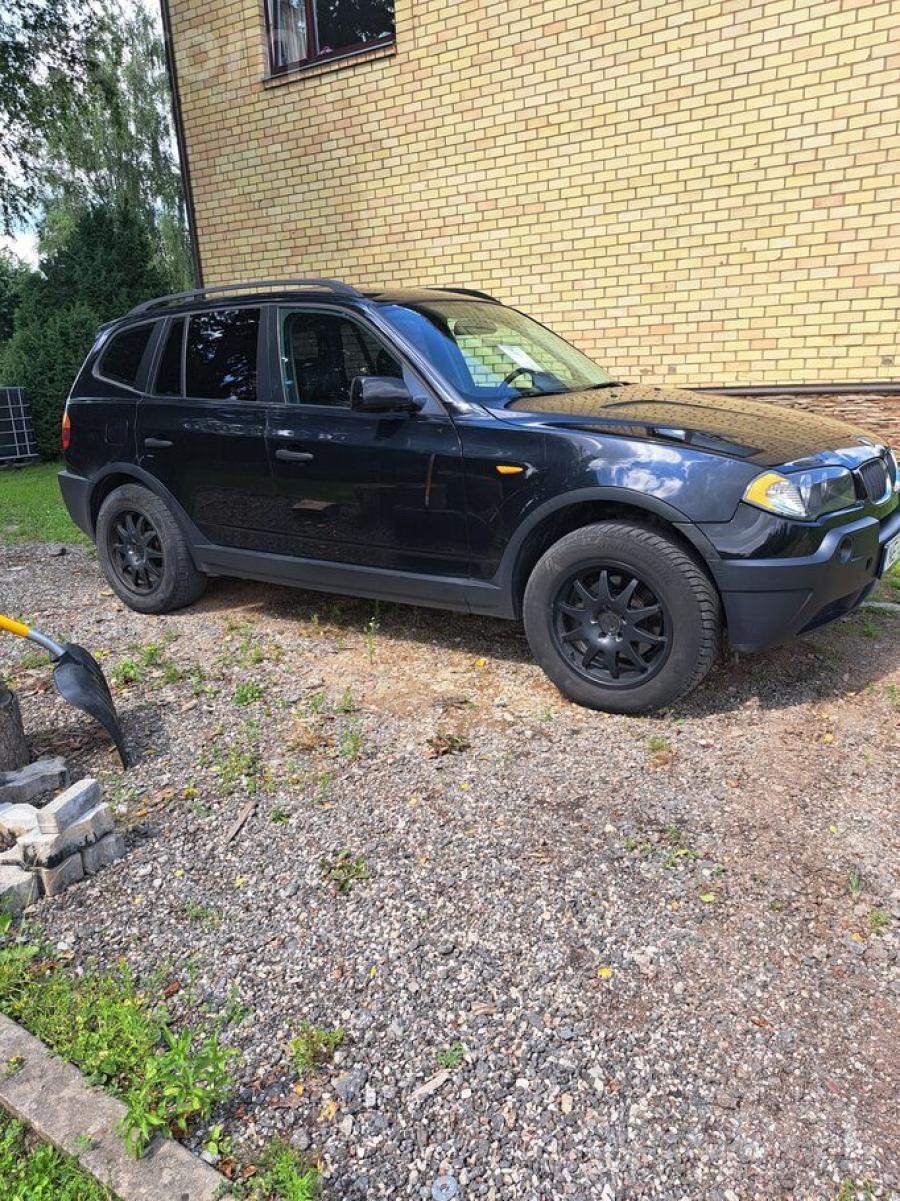 Melns BMW X3 2005 Saldus, ar dzinēja tilpumu 2.00 L un nobraukumu 0 tūkst. km par 2500 €, foto 1 vietnē AUTOMOTO.COM.LV