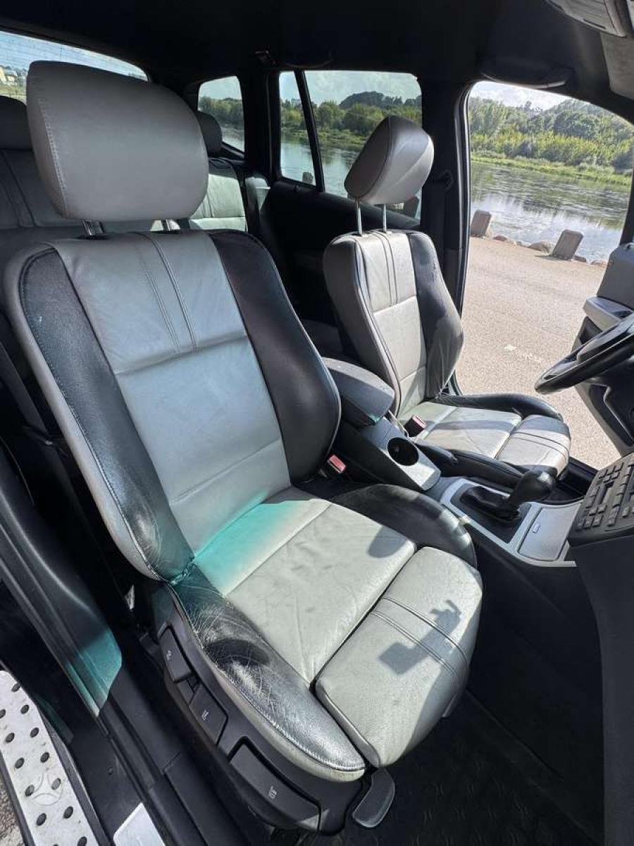 Black BMW X3 2005 in Kaunas, with an engine capacity of 3.00 L and mileage of 374 thousand km for 3300 €, photo 14 on AUTOMOTO.COM.LV