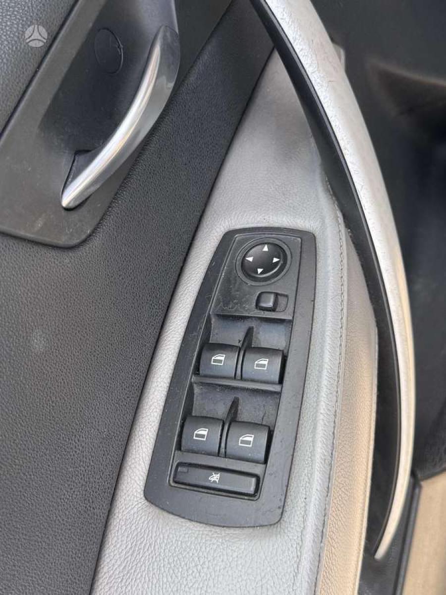 Black BMW X3 2005 in Kaunas, with an engine capacity of 3.00 L and mileage of 374 thousand km for 3300 €, photo 23 on AUTOMOTO.COM.LV