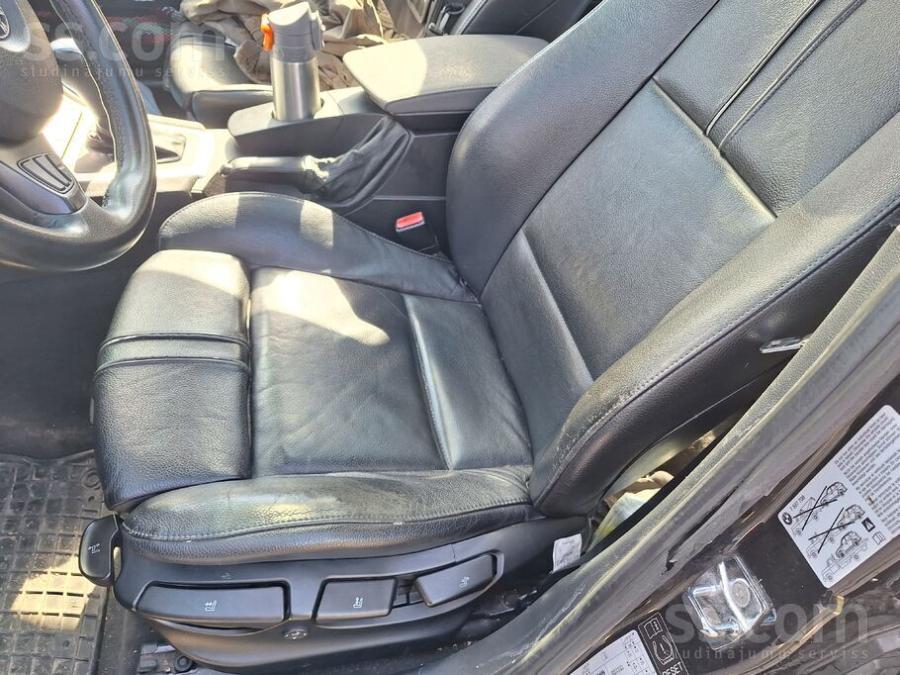 Black BMW X3 2005 in Saldus, with an engine capacity of 3.00 L and mileage of 410 thousand km for 3820 €, photo 6 on AUTOMOTO.COM.LV