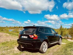 Black BMW X3 2006 in Vilnius, with an engine capacity of 2.99 L and mileage of 402 thousand km for 2999 €, photo 5 on AUTOMOTO.COM.LV