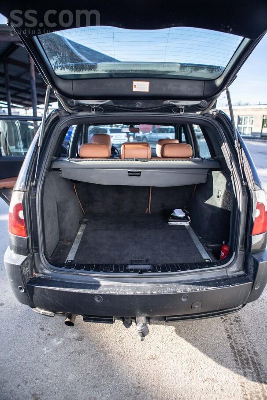 Black BMW X3 2006 in Riga, with an engine capacity of 2.00 L and mileage of 293 thousand km for 4150 €, photo 8 on AUTOMOTO.COM.LV